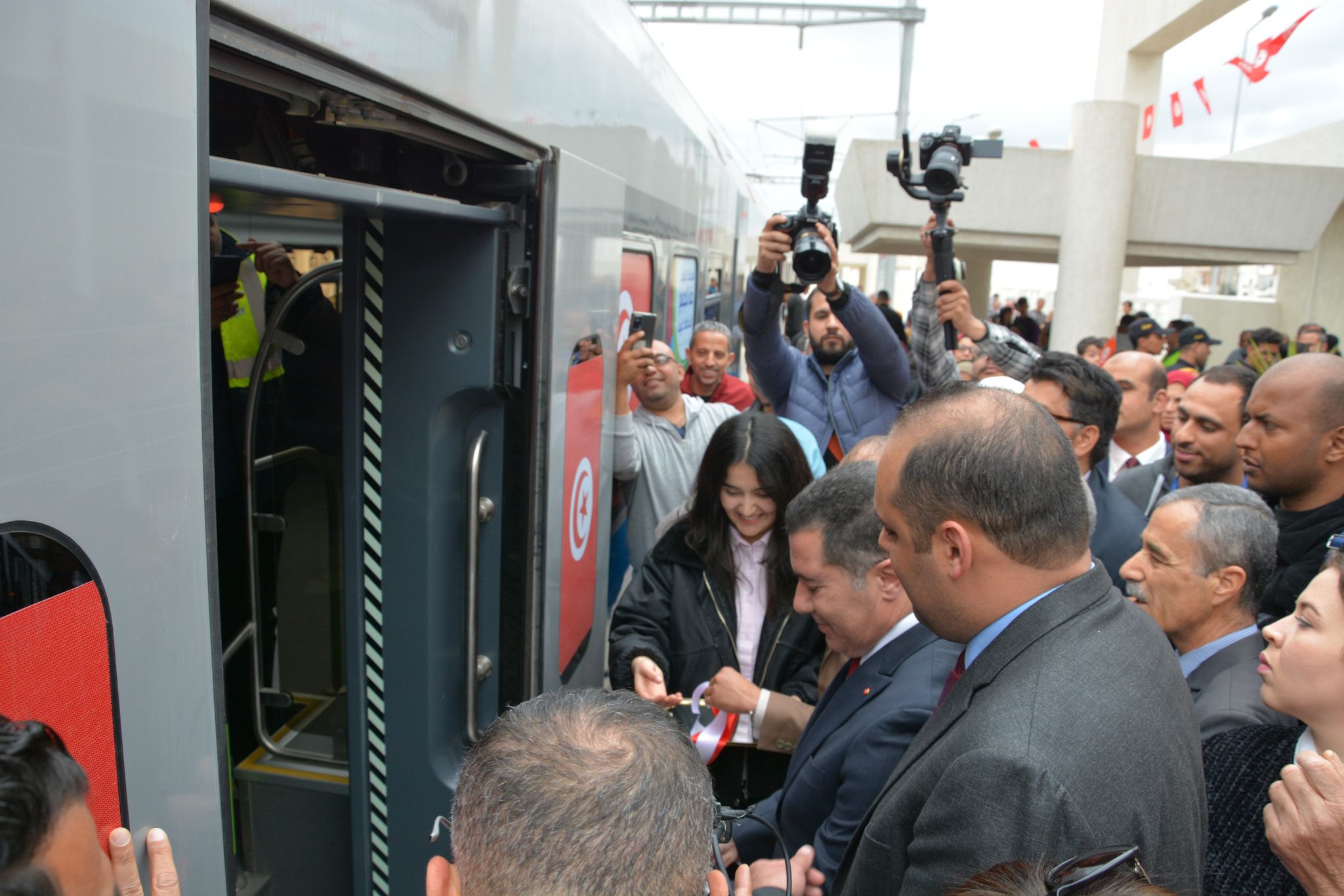 RFR-Tunisie : Lancement de la ligne E entre les stations Barcelone et ...